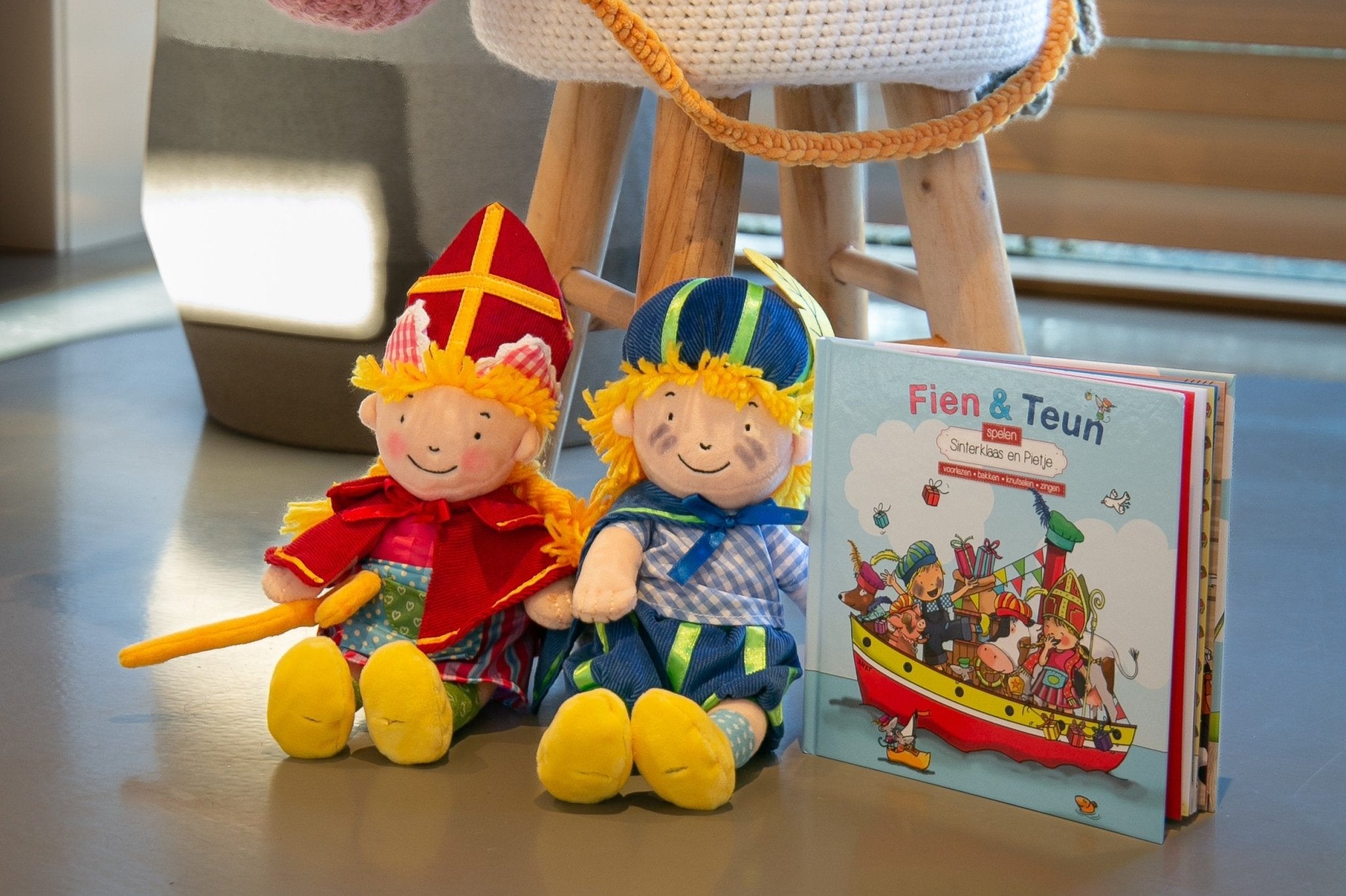 Fien & Teun 30 cm Sinterklaas knuffel combo – Van Hoorne Shop